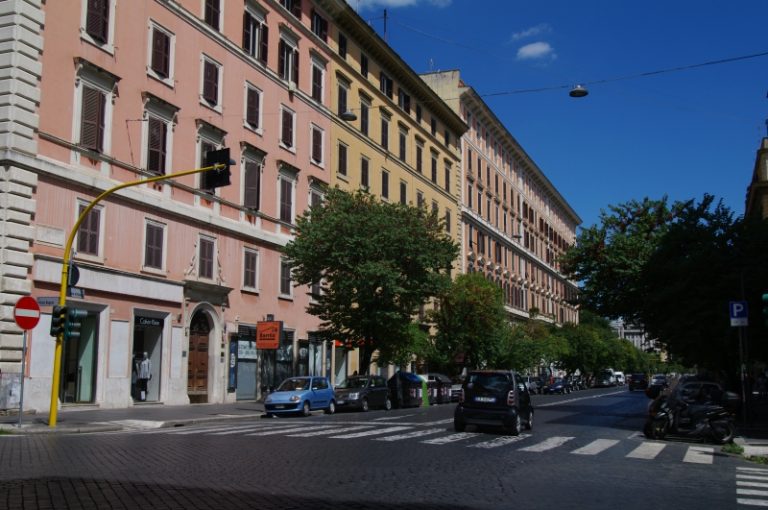 Via Cola di Rienzo: Rua de Compras e Comida Perto do Vaticano - Roma ...