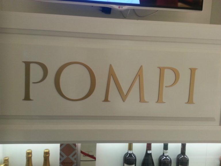 Via Cola di Rienzo: Rua de Compras e Comida Perto do Vaticano - Roma ...