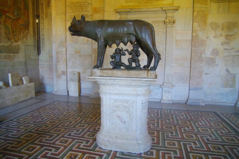 Os Símbolos de Roma: SPQR, Loba Capitolina, Águia Imperial - Roma Pra Você
