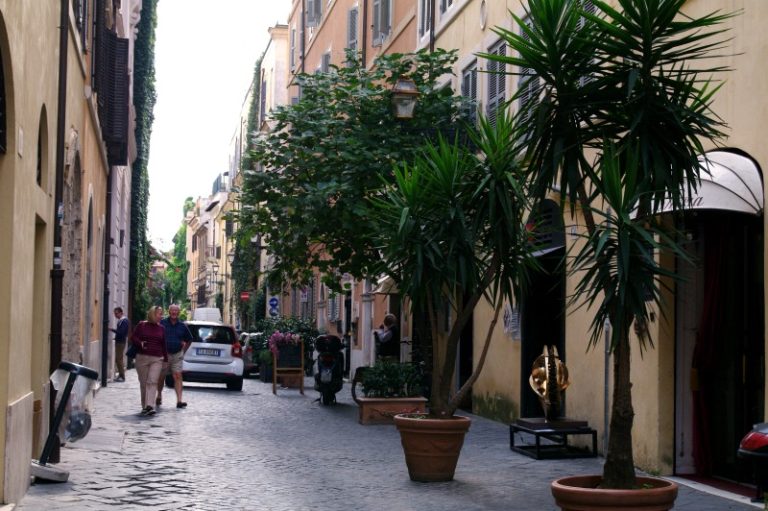 O Irresistível Charme da Cenográfica Via Margutta - Roma Pra Você