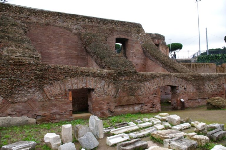 Visita ao Circo Máximo com uso de realidade virtual. Super interessante ...